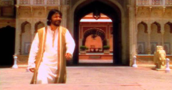 Kuch Aur Hai - प्यार में छुप छुप के मिलने का मज़ा