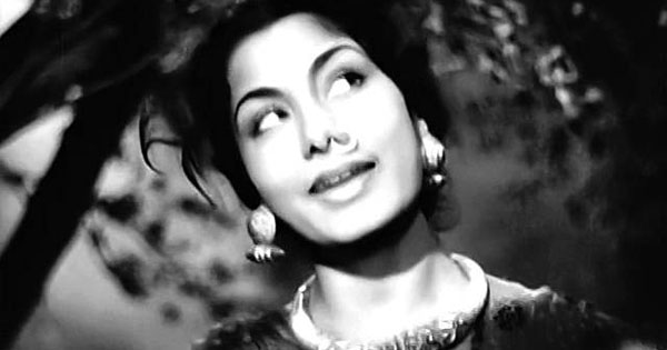 Uudi Uudi Chhaai Ghataa Jiyaa Laharaaye - उड़ी-उड़ी छाई घटा जिया लहराये